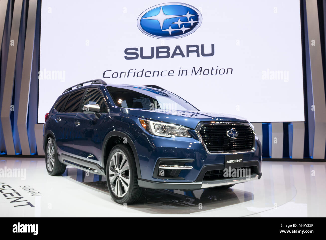 Blue subaru ascent hi-res stock photography and images - Alamy