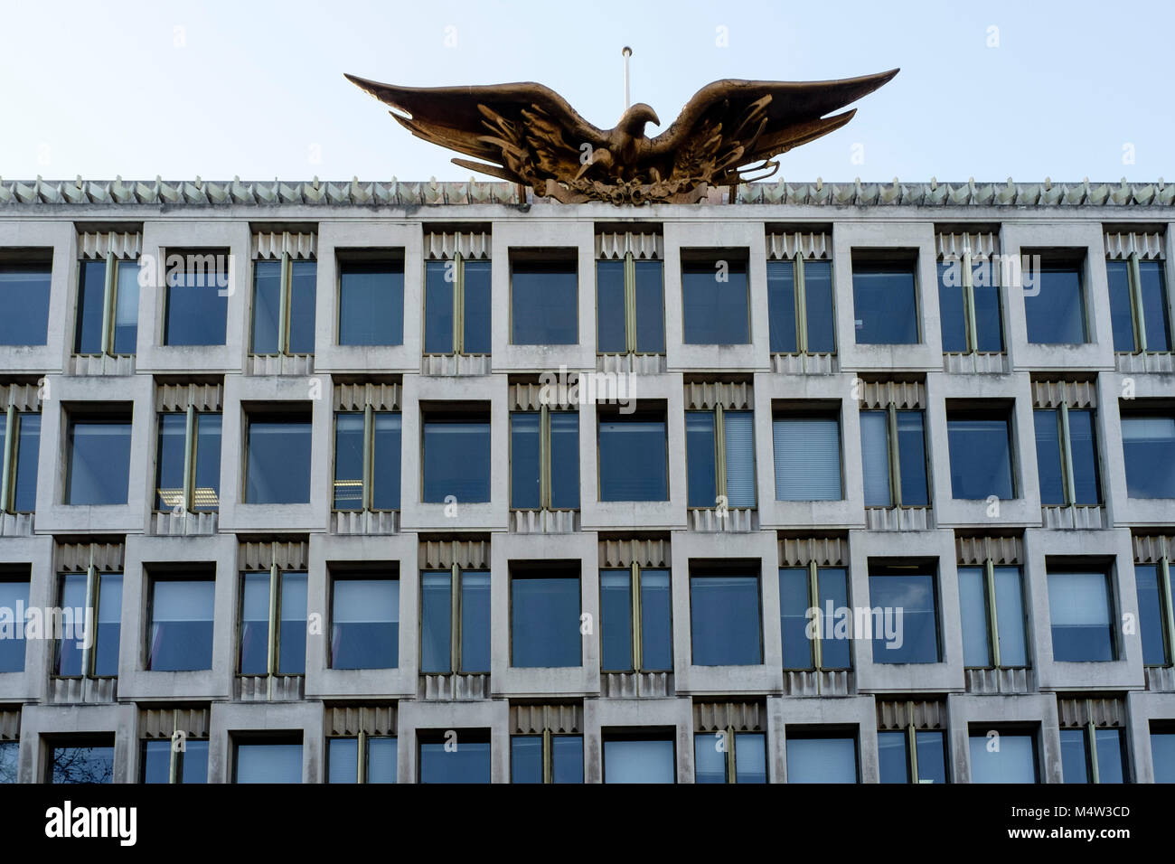 Bronze eagle atop the US Embassy Chancery building, Grosvenor Square ...