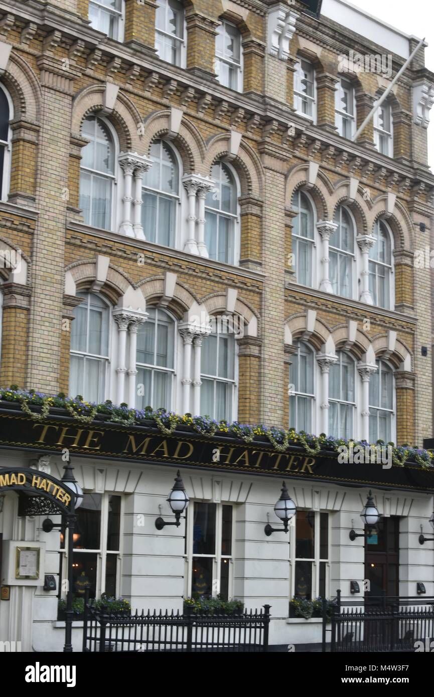 Traditional English Pub Stock Photo - Alamy