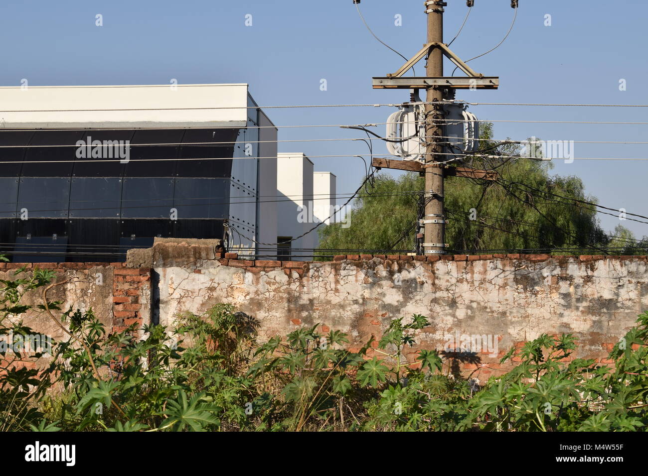 Empty wire hi-res stock photography and images - Alamy
