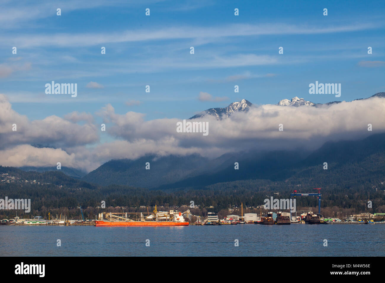 Loading freighter hi-res stock photography and images - Alamy