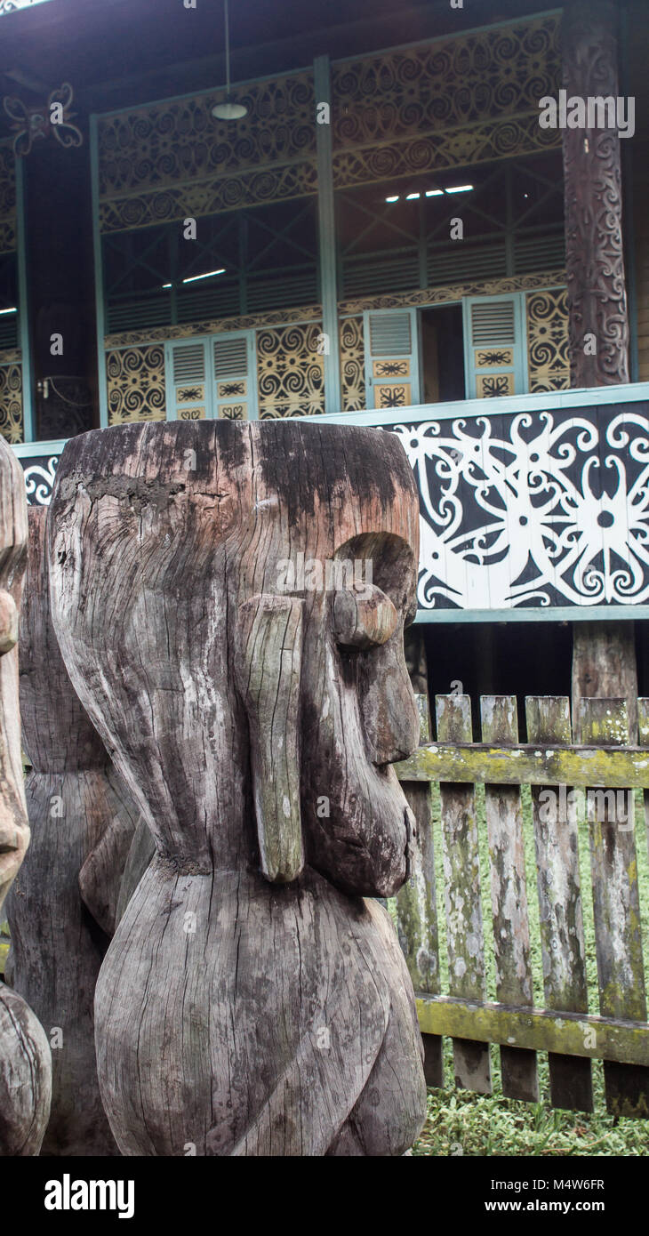 Totem dayak hi-res stock photography and images - Alamy