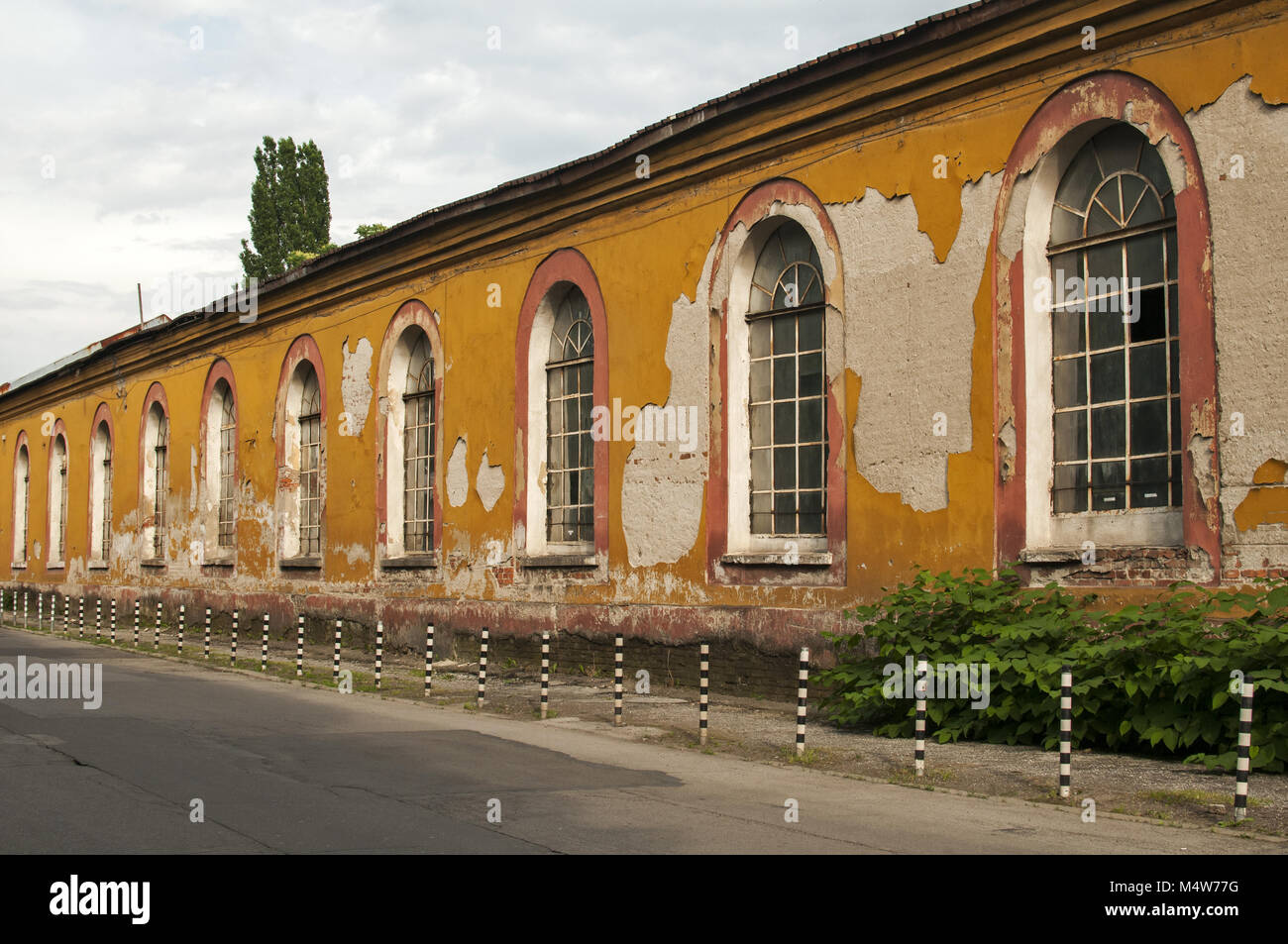 Retro industrial building hi-res stock photography and images - Alamy