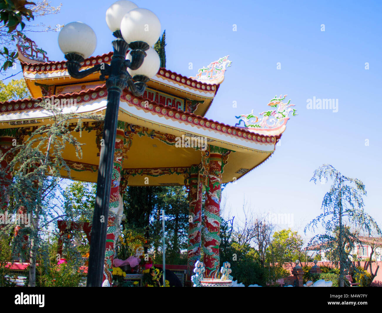 Shrine structure hi-res stock photography and images - Alamy