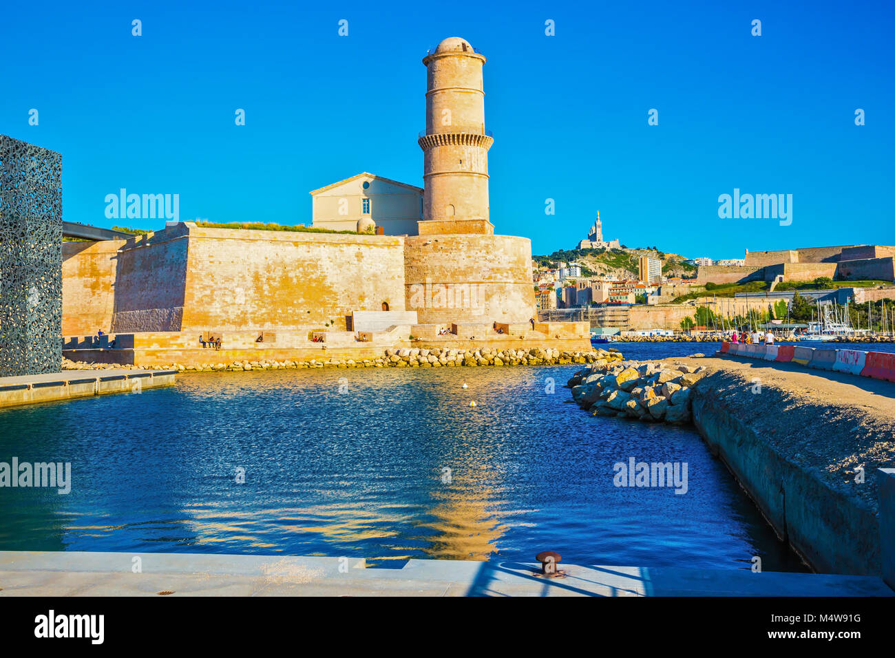 Warm and sunny hi-res stock photography and images - Alamy