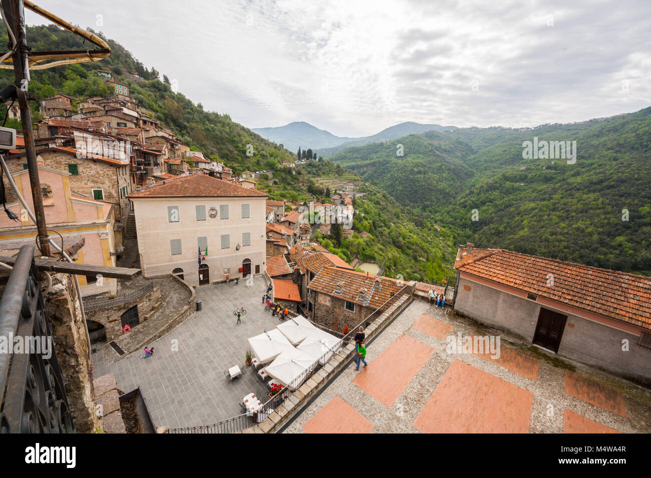 Foreshortenings of the historical center of the suburb ligure of ...