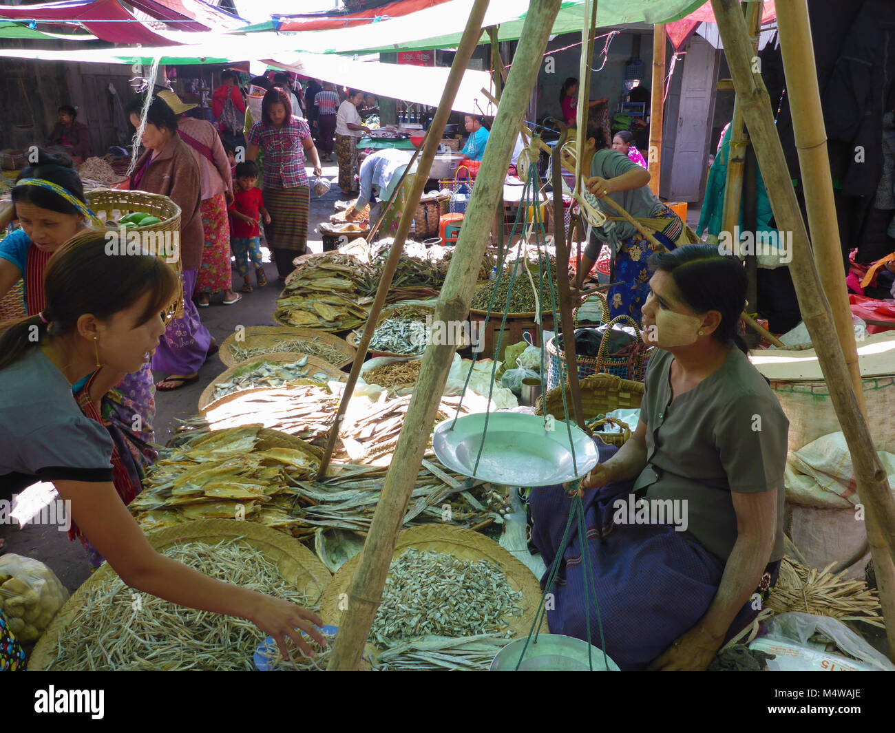 Nyaung Shwe: Mingala Market, vendor vendors buyer, Intha people, Inle ...