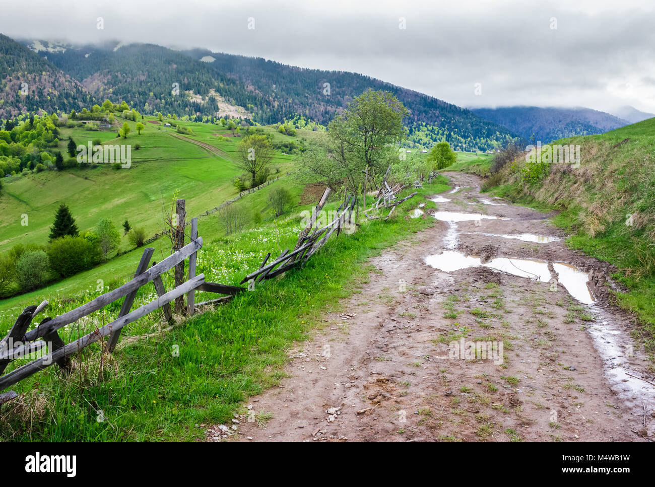 Road in rural area beautiful hi-res stock photography and images - Alamy