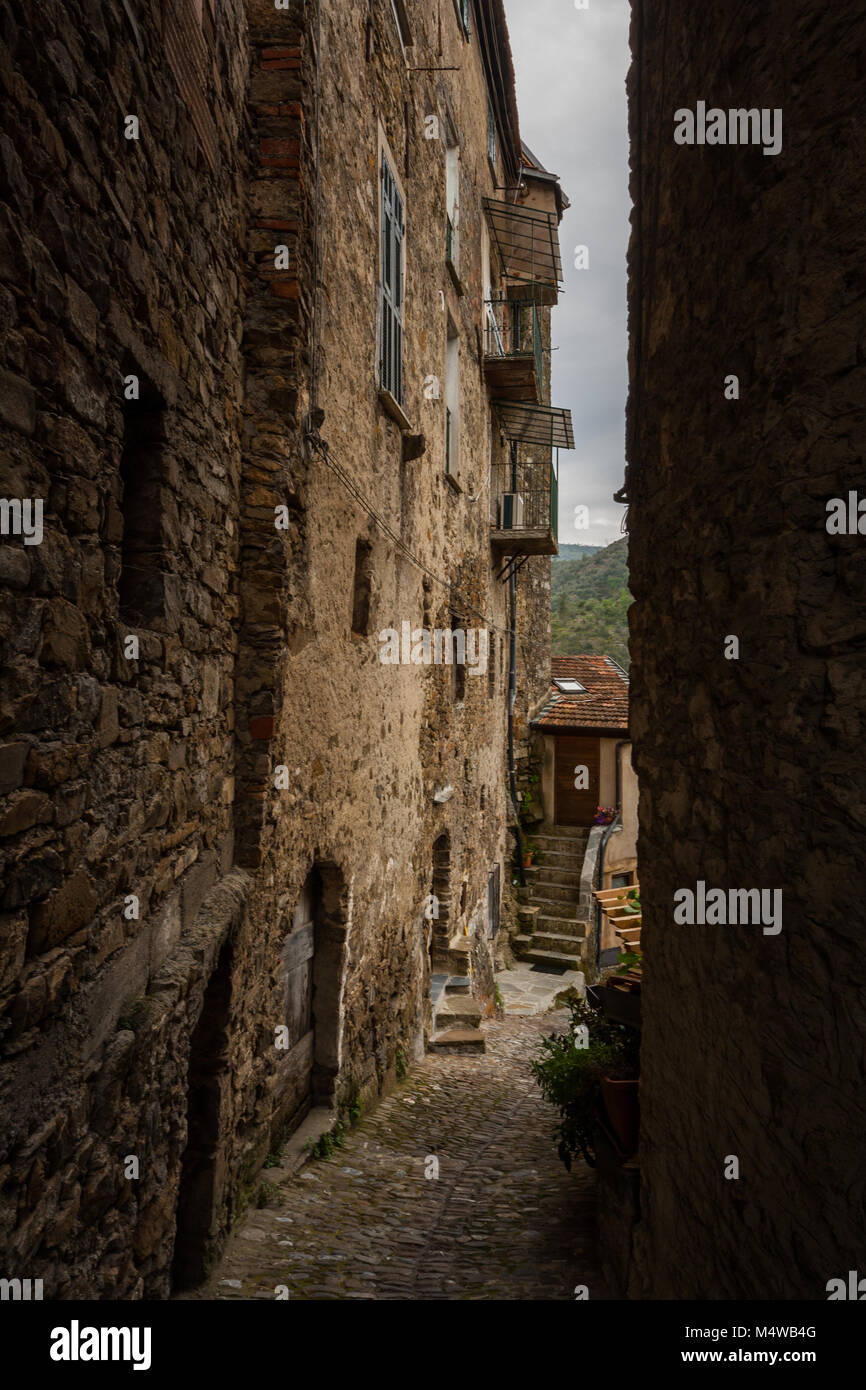 Foreshortenings of the historical center of the suburb ligure of ...