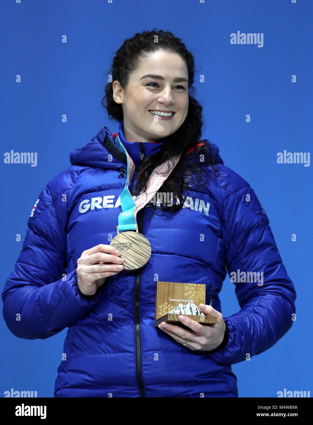 Great Britain's Laura Deas poses with her bronze medal during the medal ...