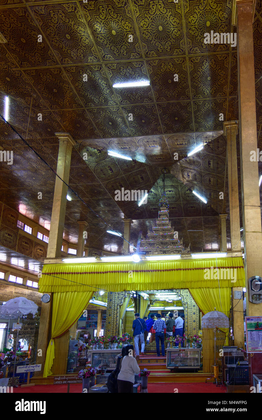 Devotees lay hi-res stock photography and images - Alamy