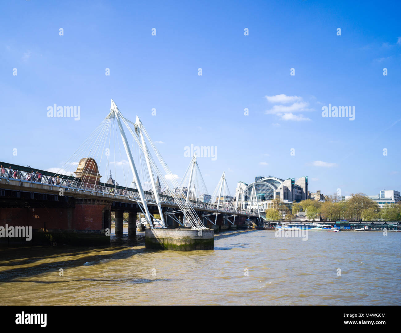 Tower bridge golden jubilee hi-res stock photography and images - Alamy