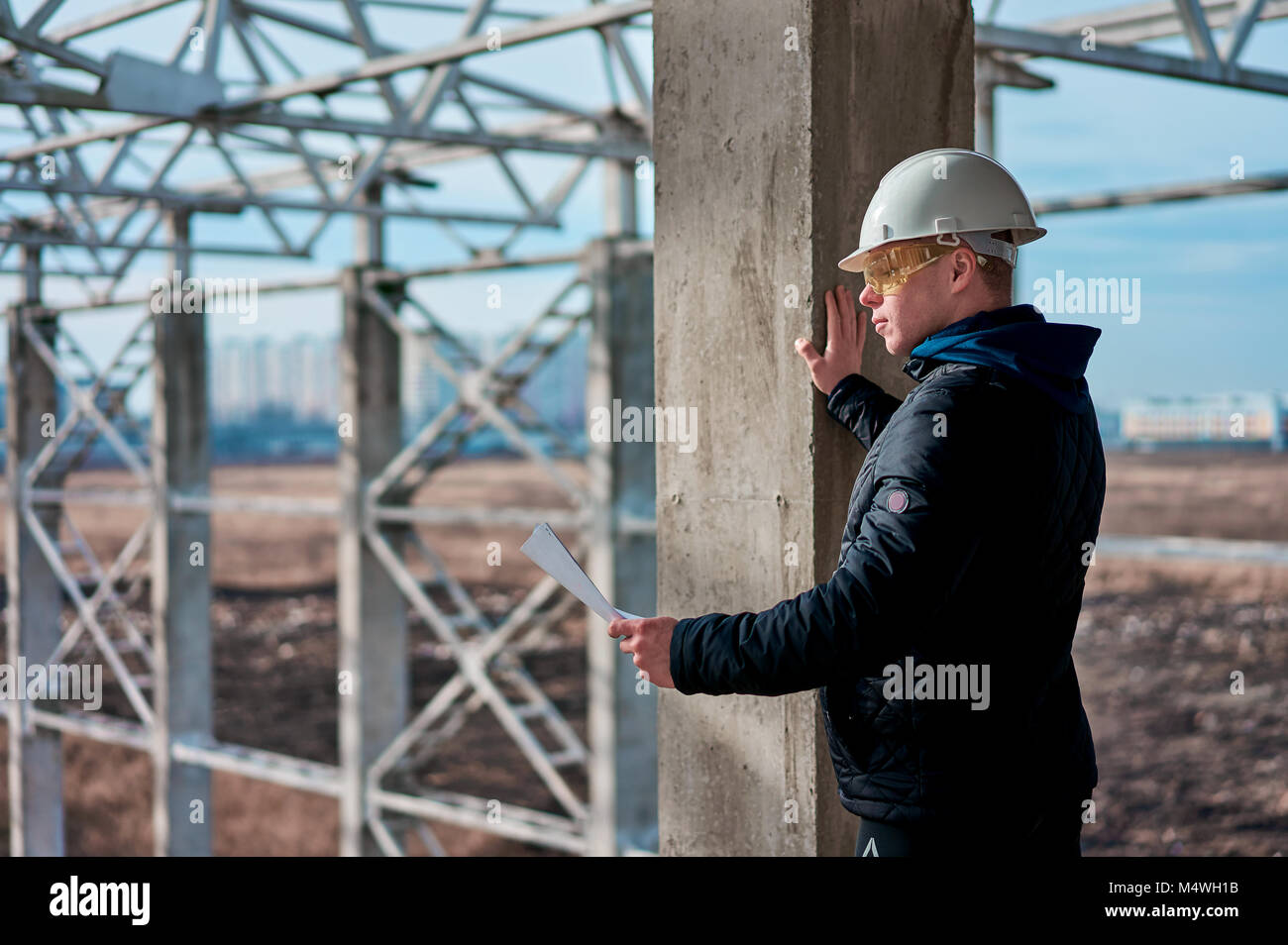 Construction site staff hi-res stock photography and images - Alamy