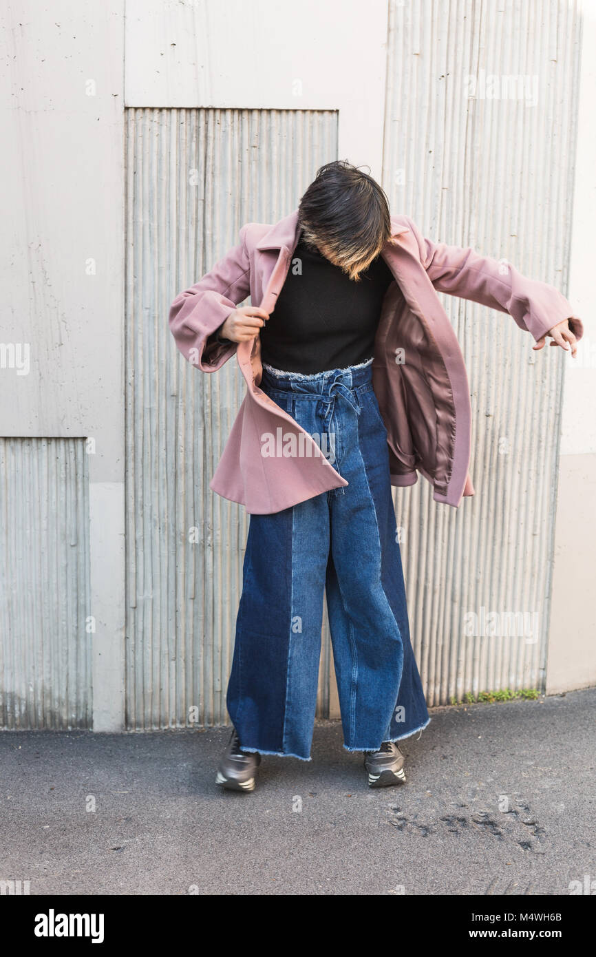 Fashion outdoor street style hi-res stock photography and images - Alamy