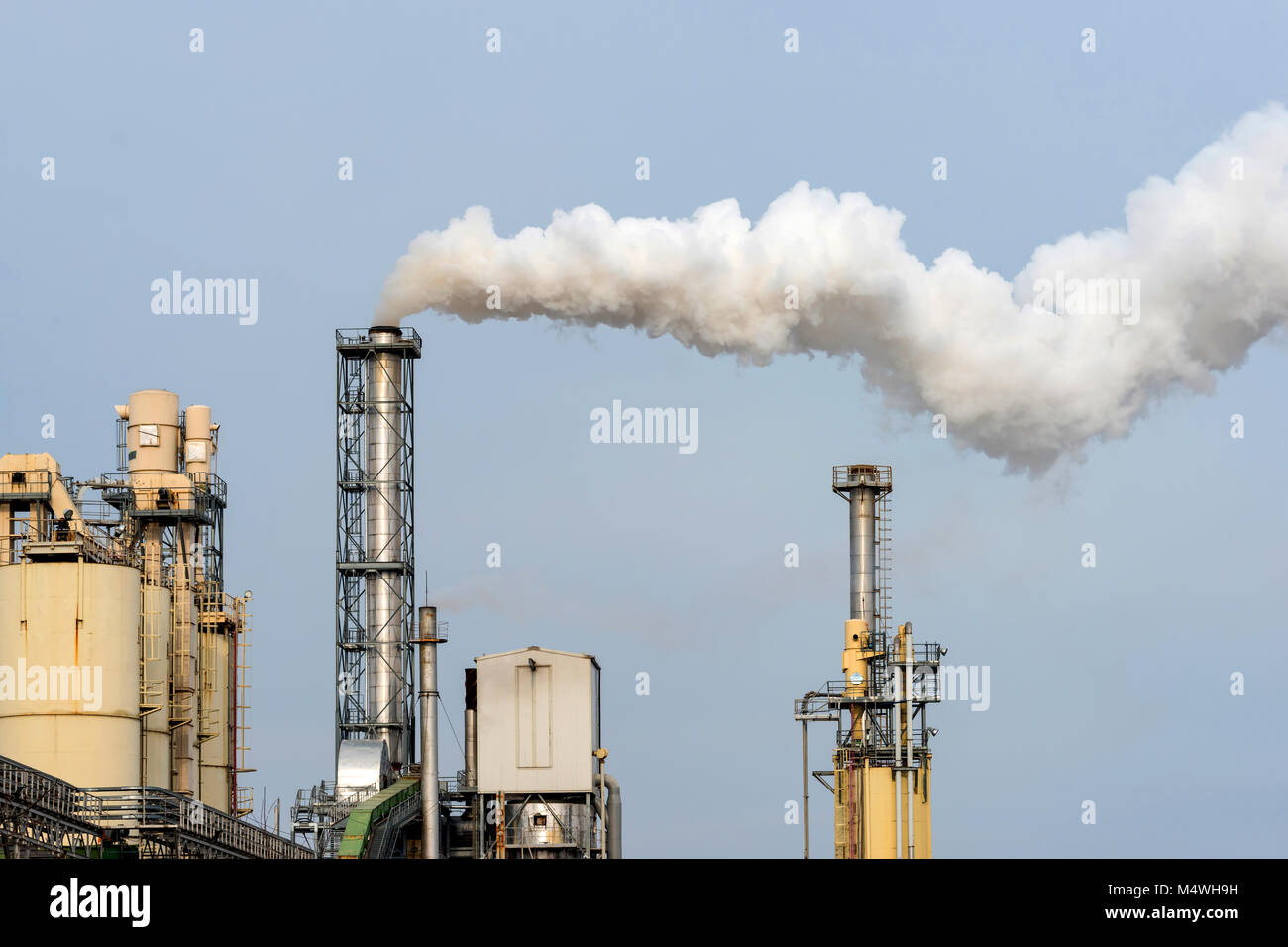 Factory pipes hi-res stock photography and images - Alamy