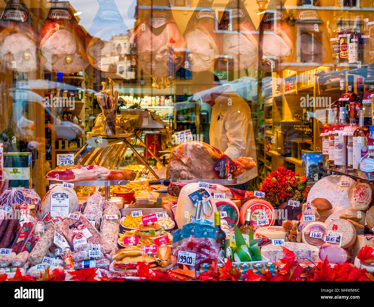 Campo de' Fiori market in Rome, Italy Stock Photo - Alamy