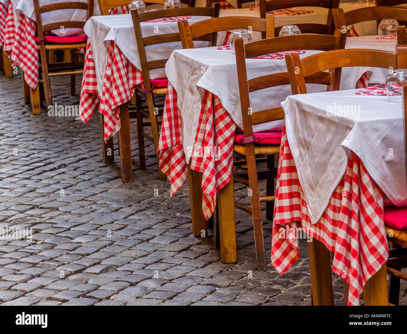 Classic italian restaurant vintage hi-res stock photography and images ...