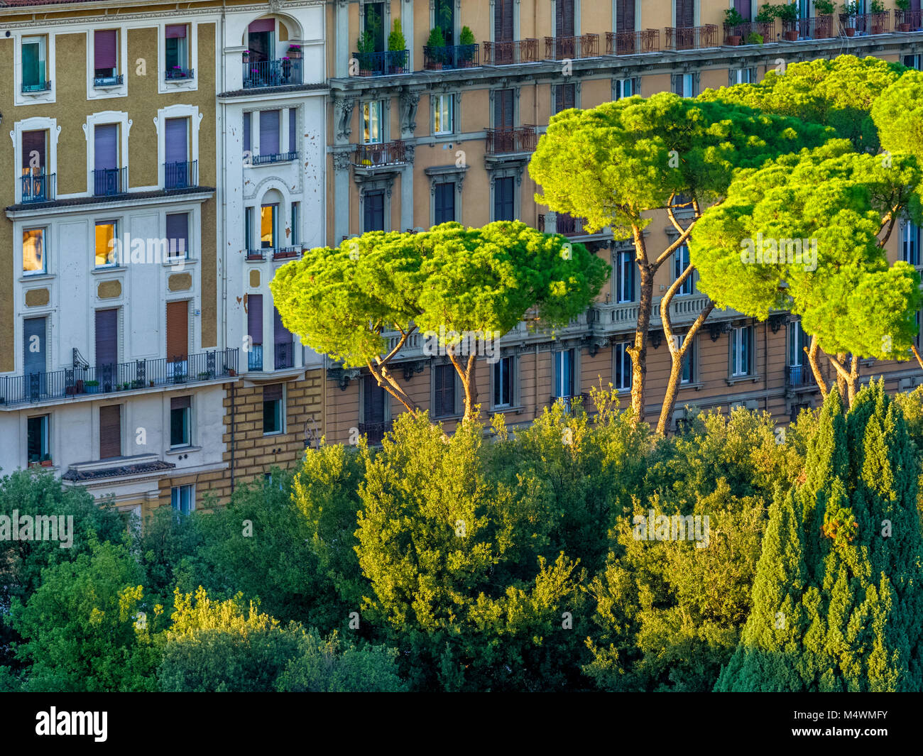 Roman historic apartment building hi-res stock photography and images ...