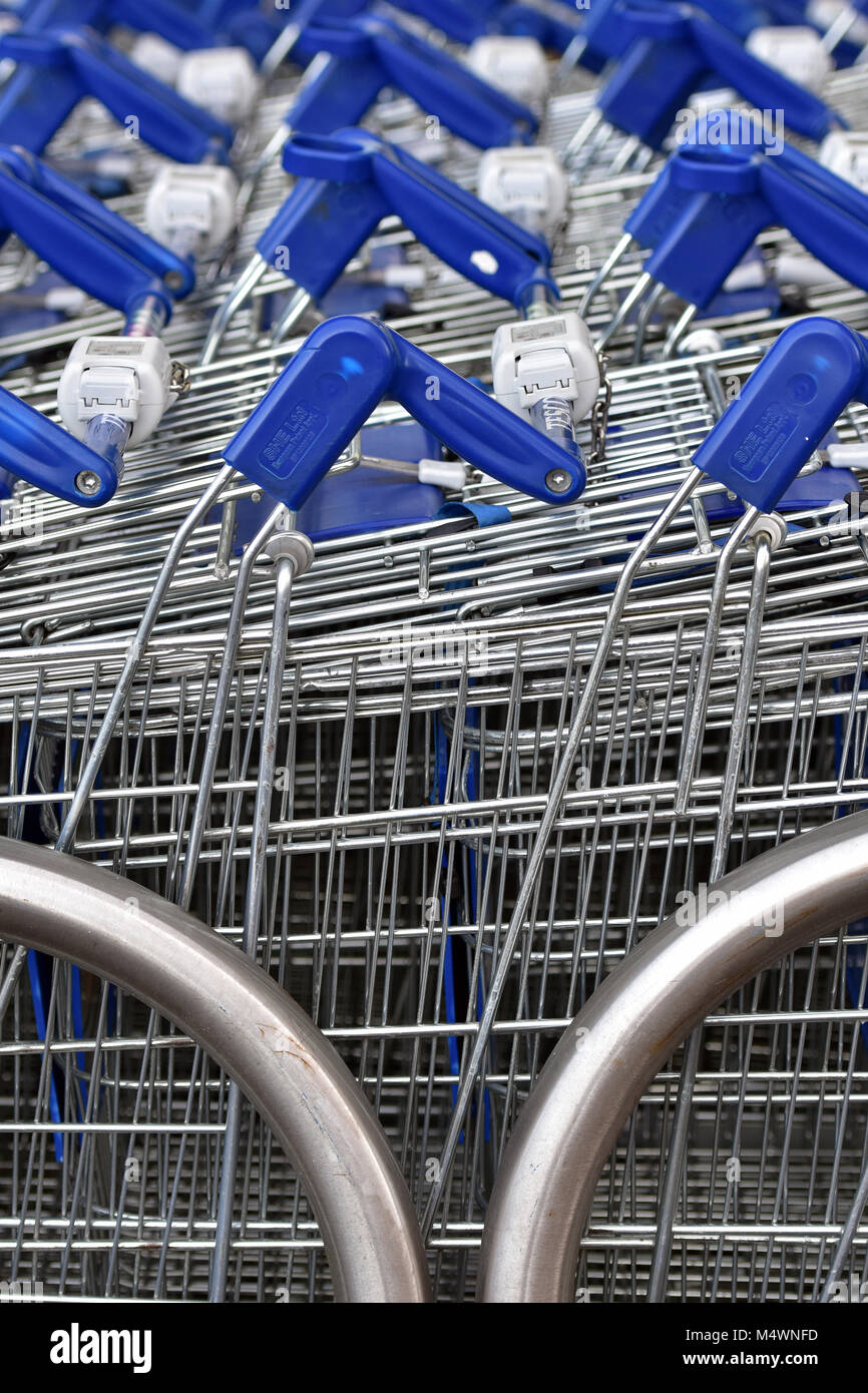 Tesco shopping trolleys hi-res stock photography and images - Alamy