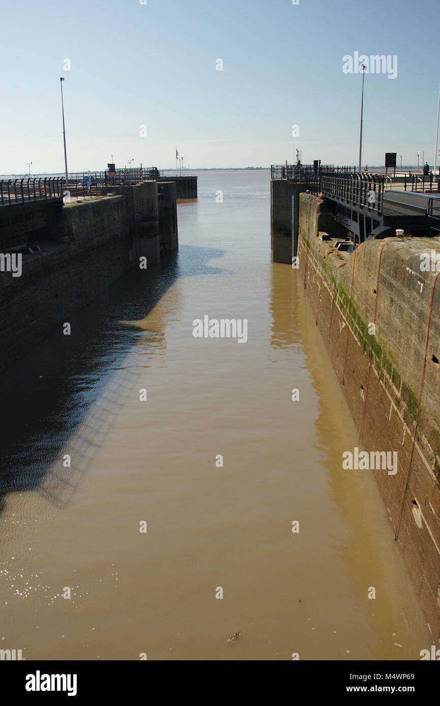 Humber dock basin hi-res stock photography and images - Alamy