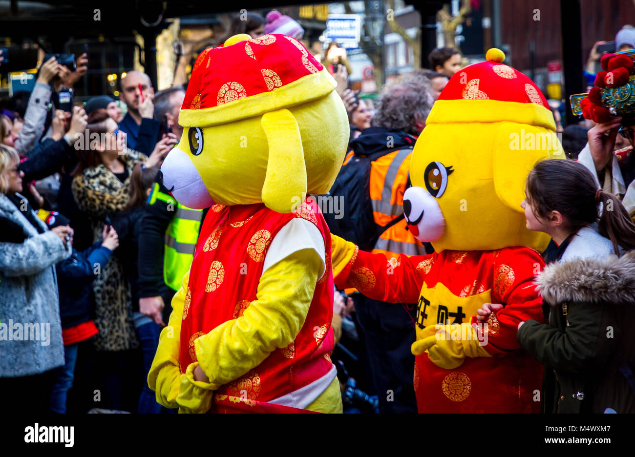 Chinese community in trafalgar square hi-res stock photography and ...