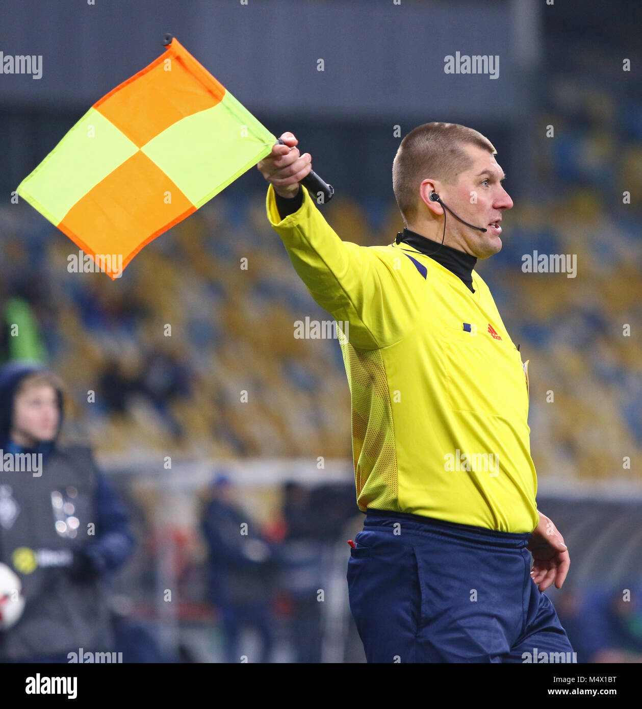 Referee red card premier league hi-res stock photography and images - Alamy