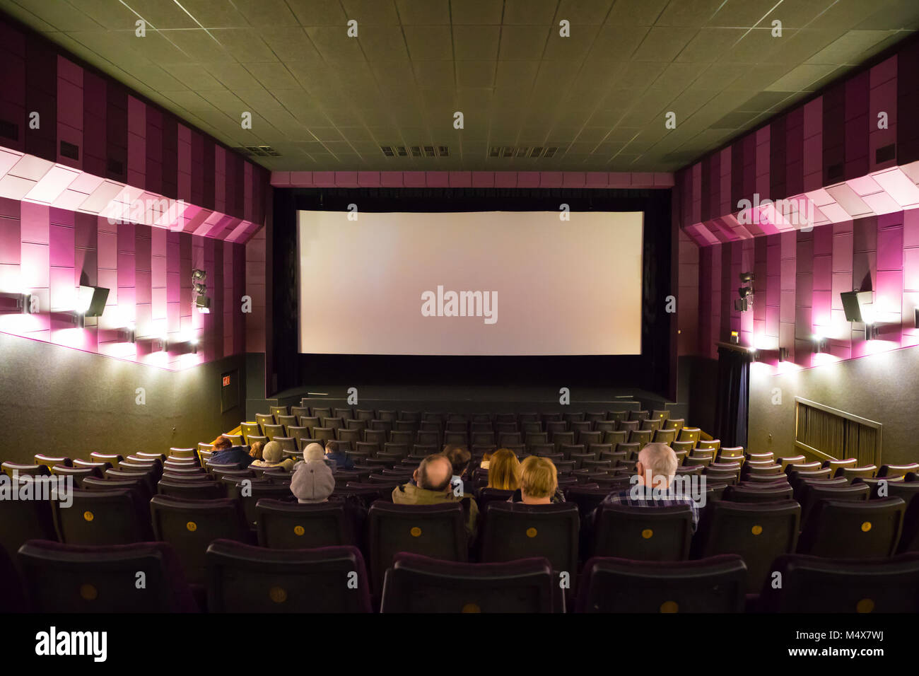 Back row cinema hi-res stock photography and images - Alamy