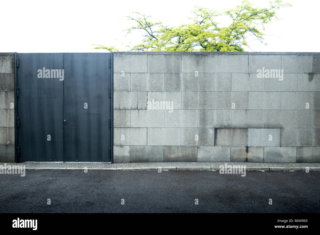 Prison gate hi-res stock photography and images - Alamy