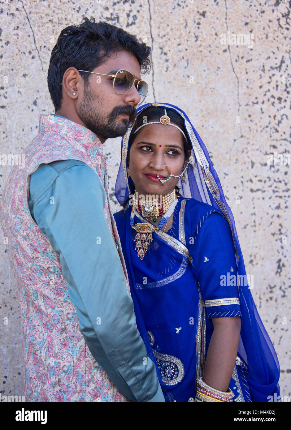 Sari indian wedding bride groom hi-res stock photography and images - Alamy