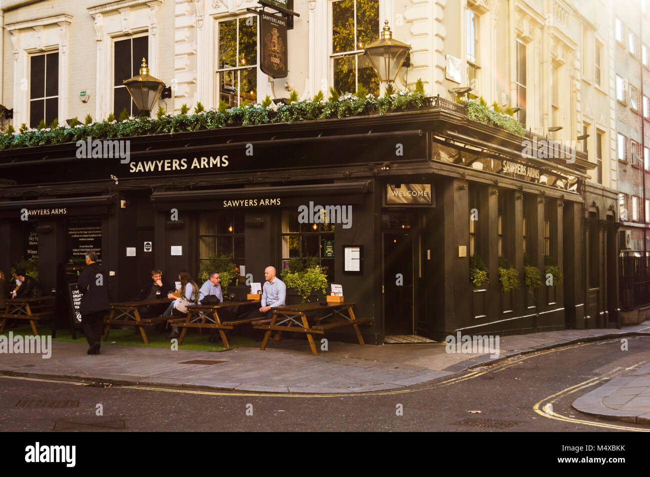 London, ENGLAND - October 25 2017: Old fashioned style London corner ...