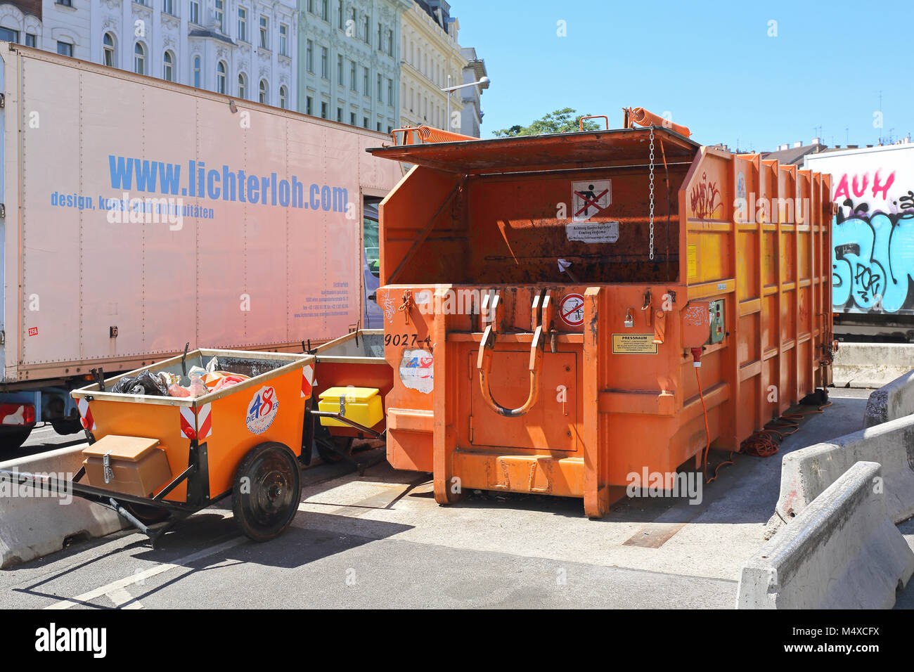 Press container hi-res stock photography and images - Alamy