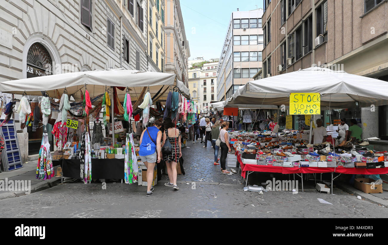 Street market Rome Stock Photo - Alamy