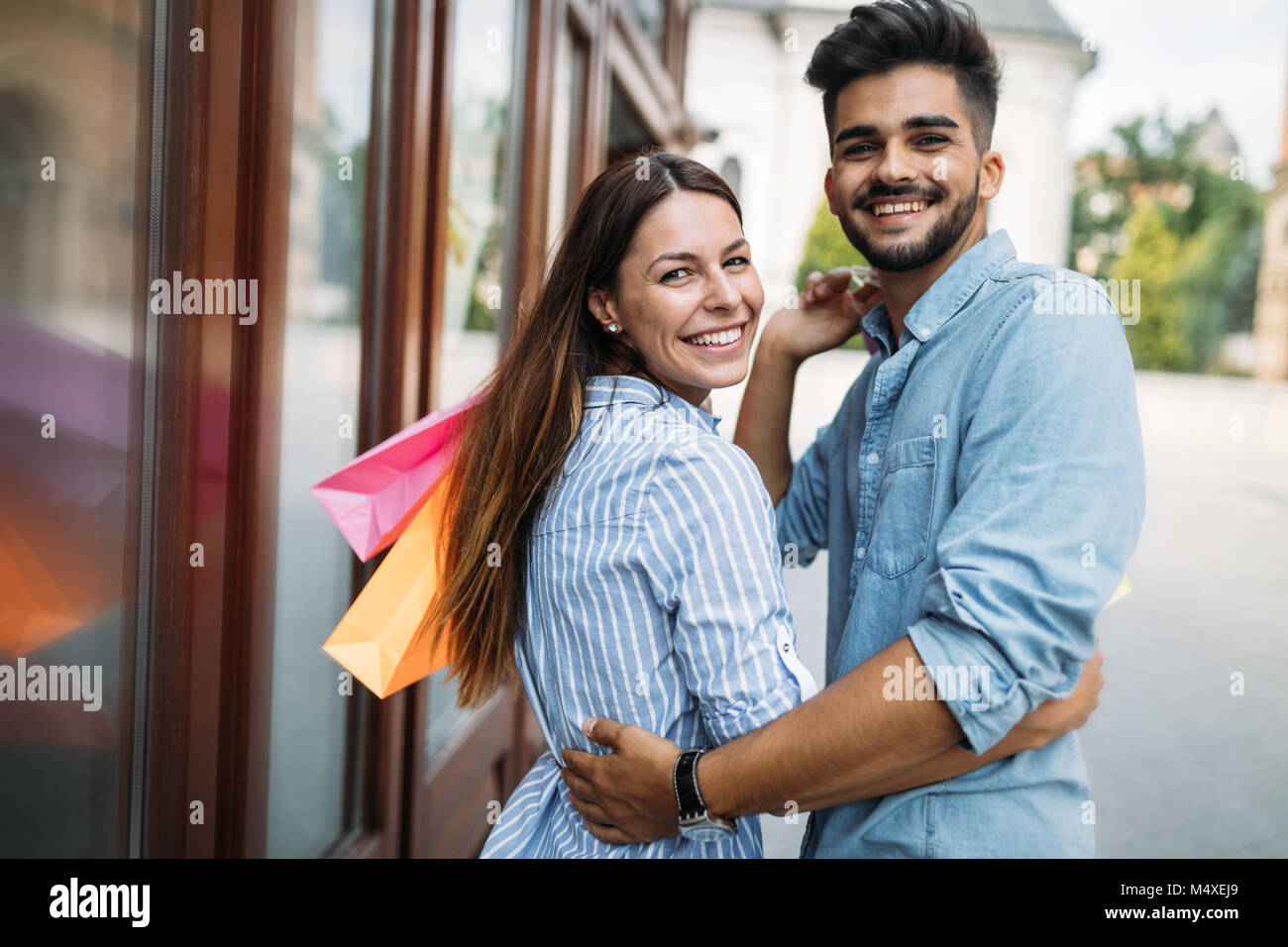 Happy customer couple hi-res stock photography and images - Alamy
