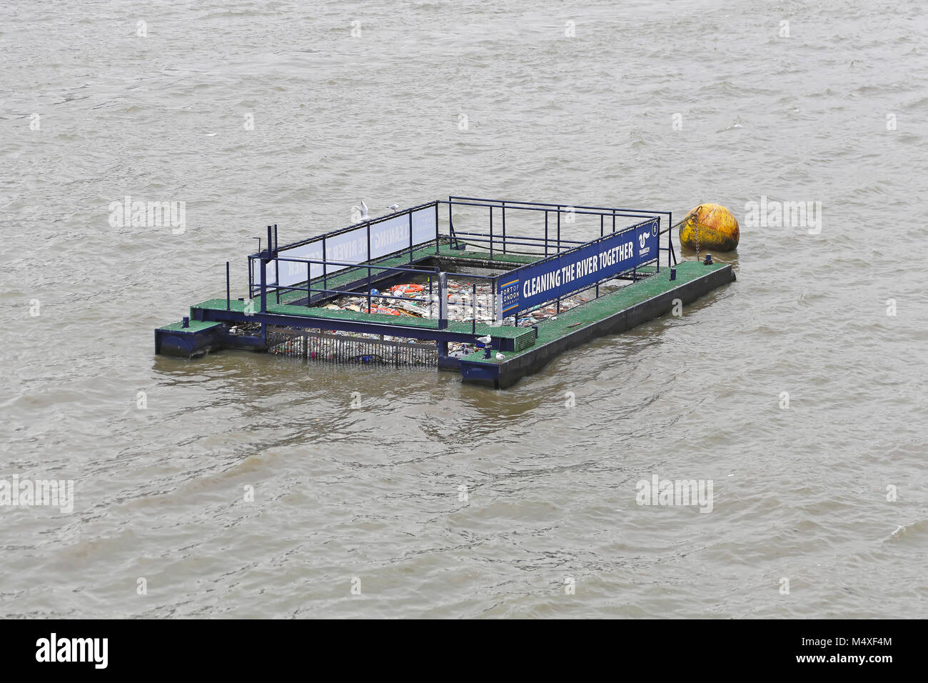 Thames garbage hi-res stock photography and images - Alamy