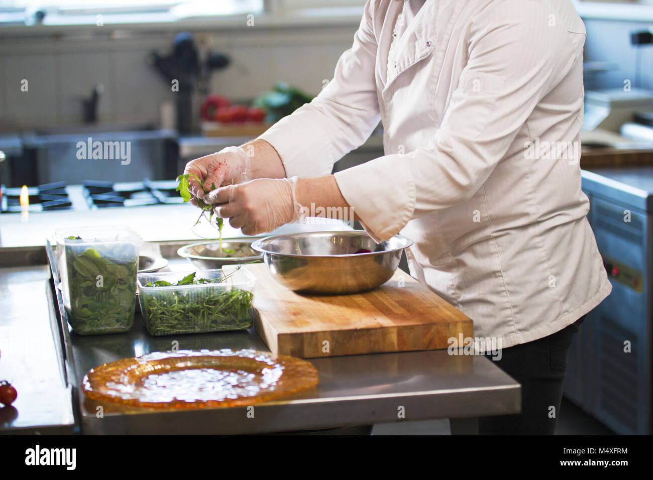 Chef preparing a salad in the kitchen of the restaurant Stock Photo - Alamy