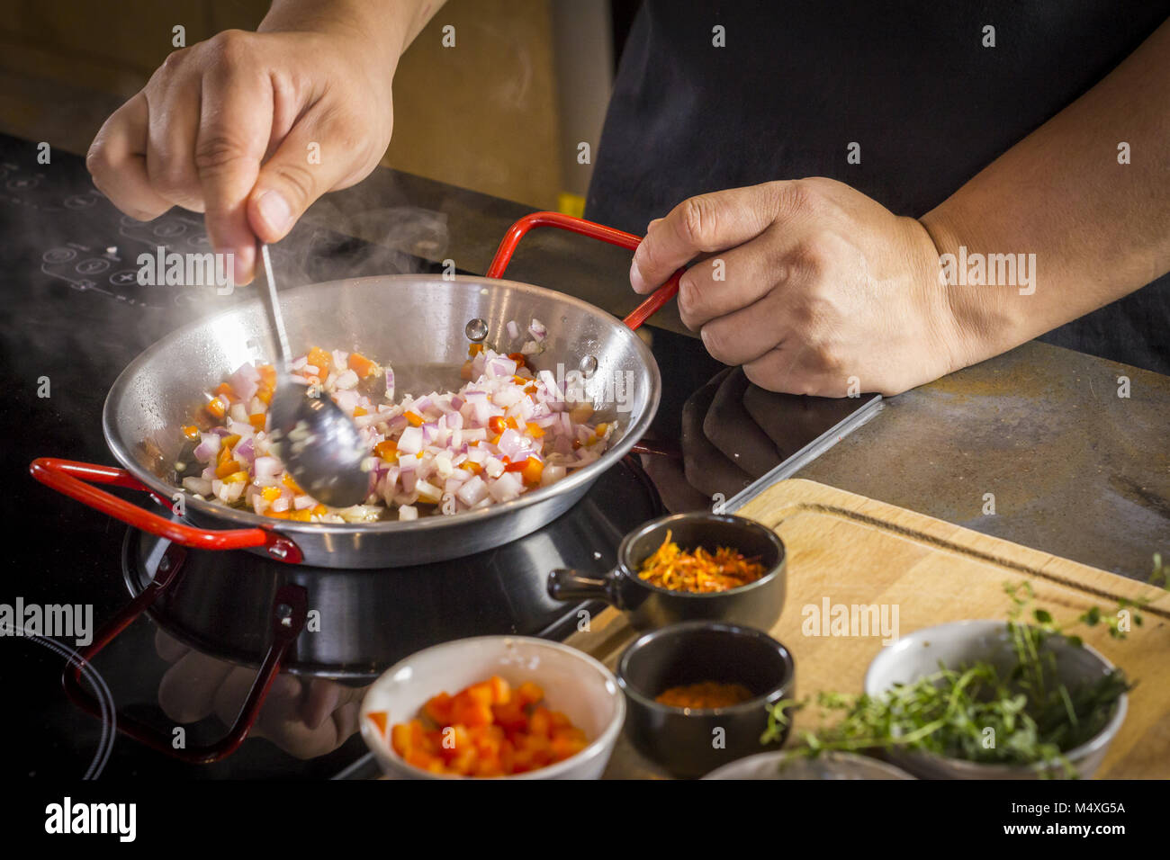 Paella Chef Stock Photos & Paella Chef Stock Images - Alamy
