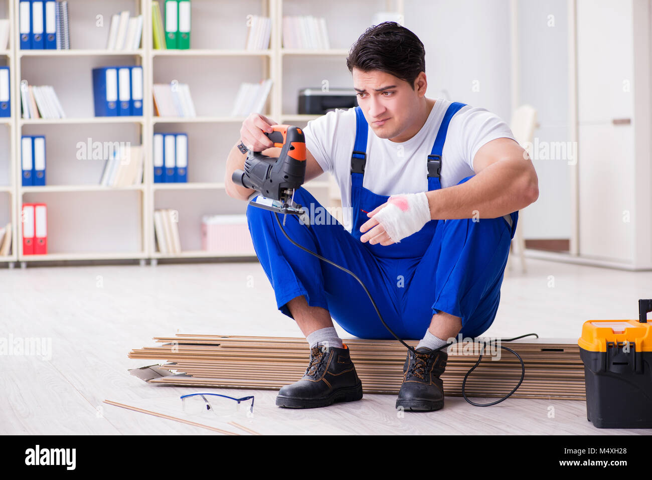 Young worker working on floor laminate tiles Stock Photo - Alamy