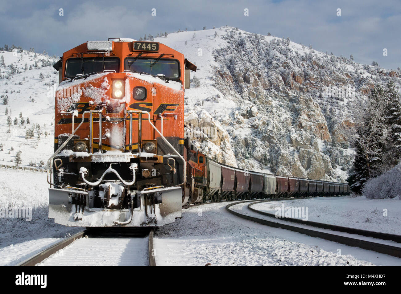 Train tracks covered in snow hi-res stock photography and images - Alamy