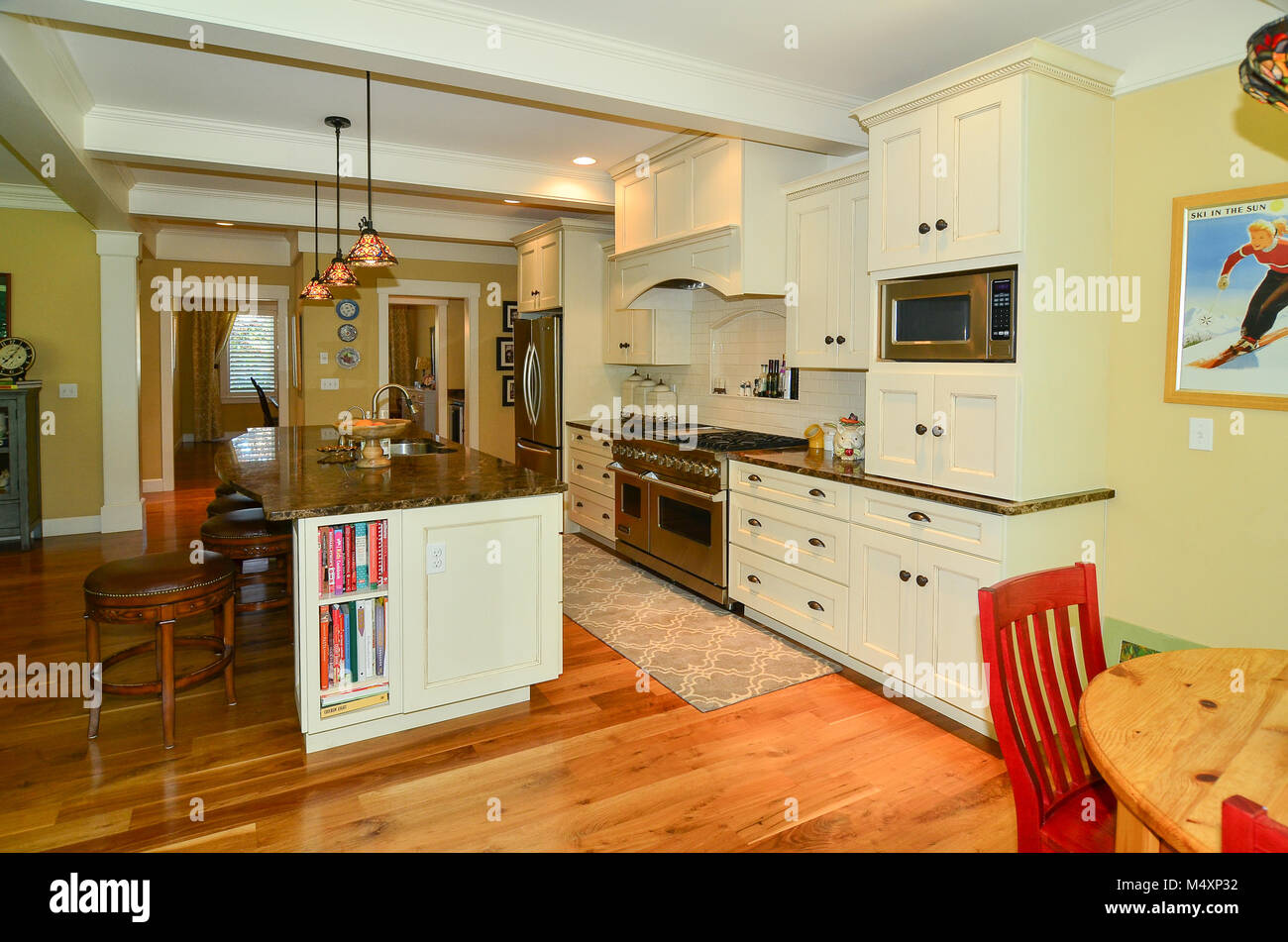 Traditional Home Design & Interior Decor In The pacific Northwest (USA ...