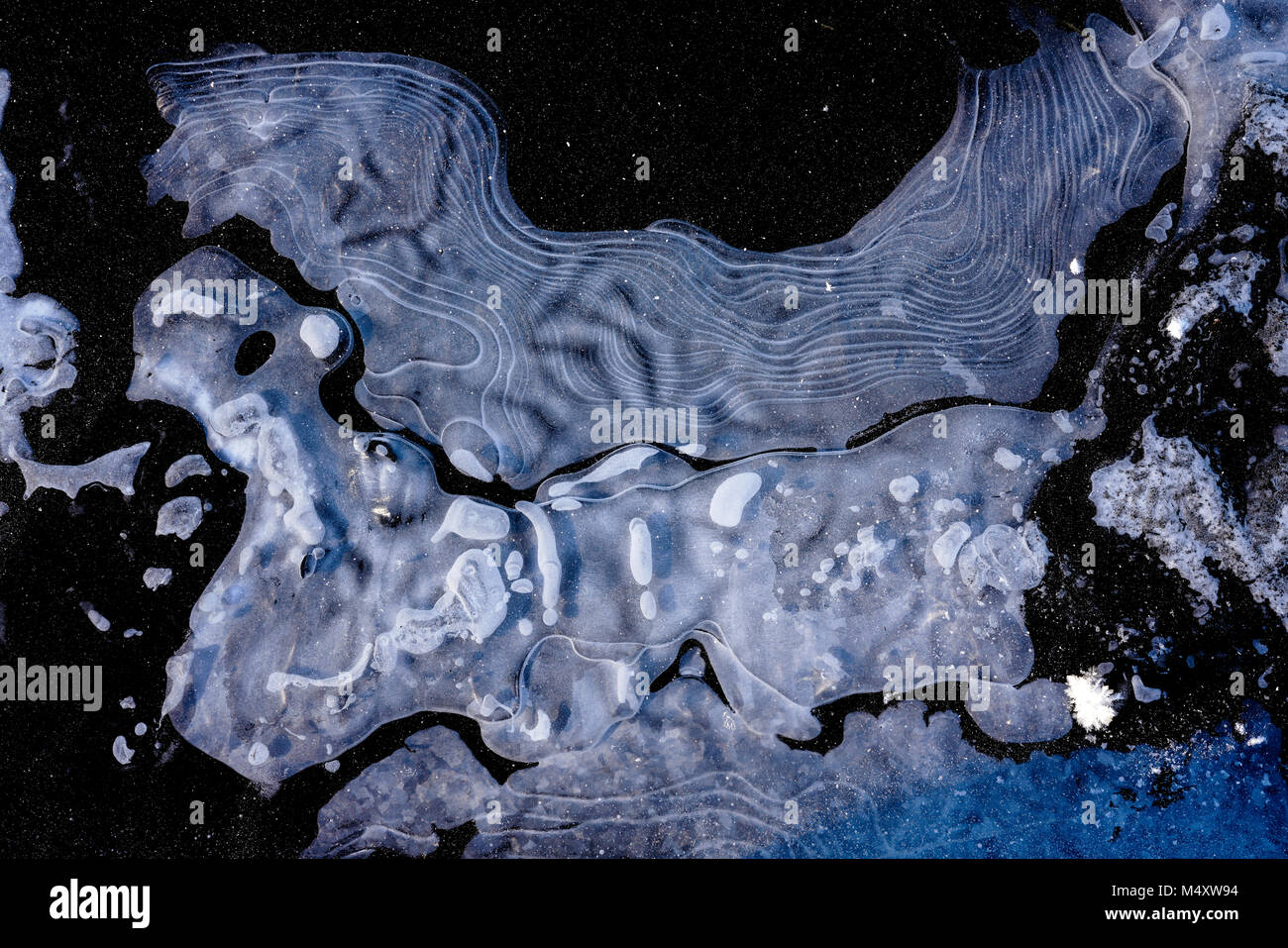 Crest of ice Stock Photo - Alamy