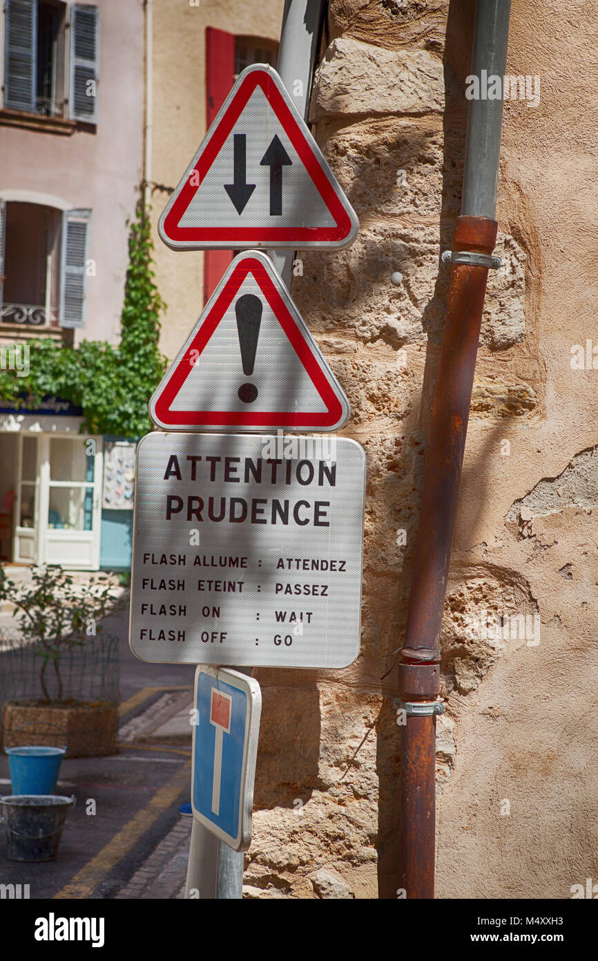 Contraflow sign hi-res stock photography and images - Alamy