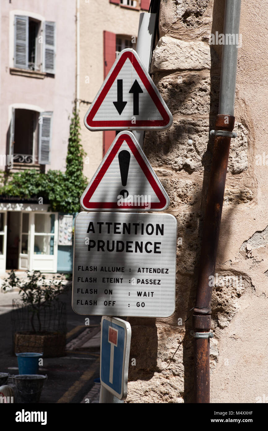 Contraflow sign hi-res stock photography and images - Alamy