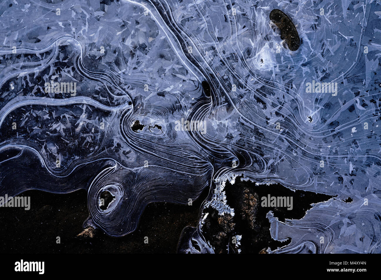 Crest of ice Stock Photo - Alamy