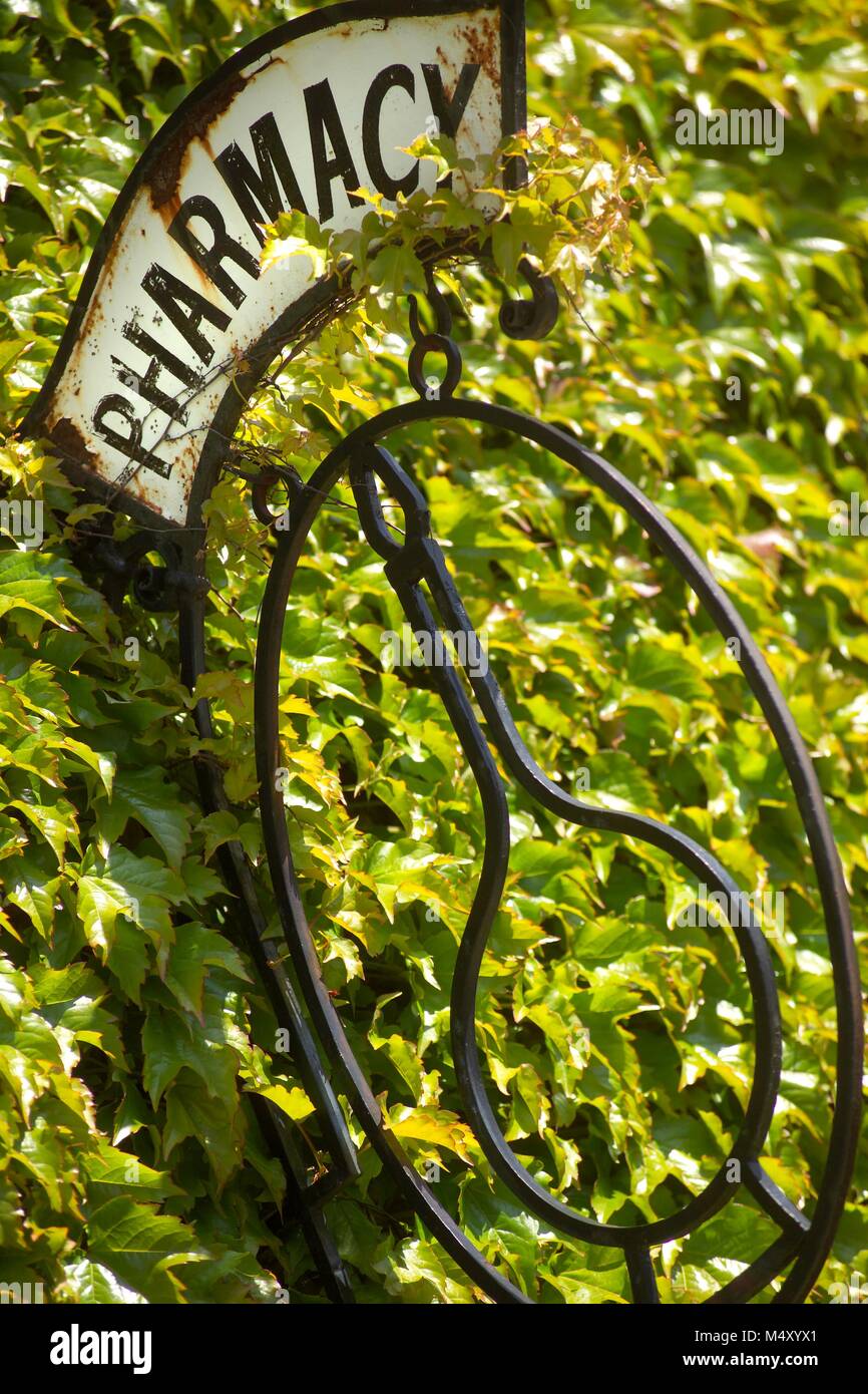 Old pharmacy sign hi-res stock photography and images - Alamy