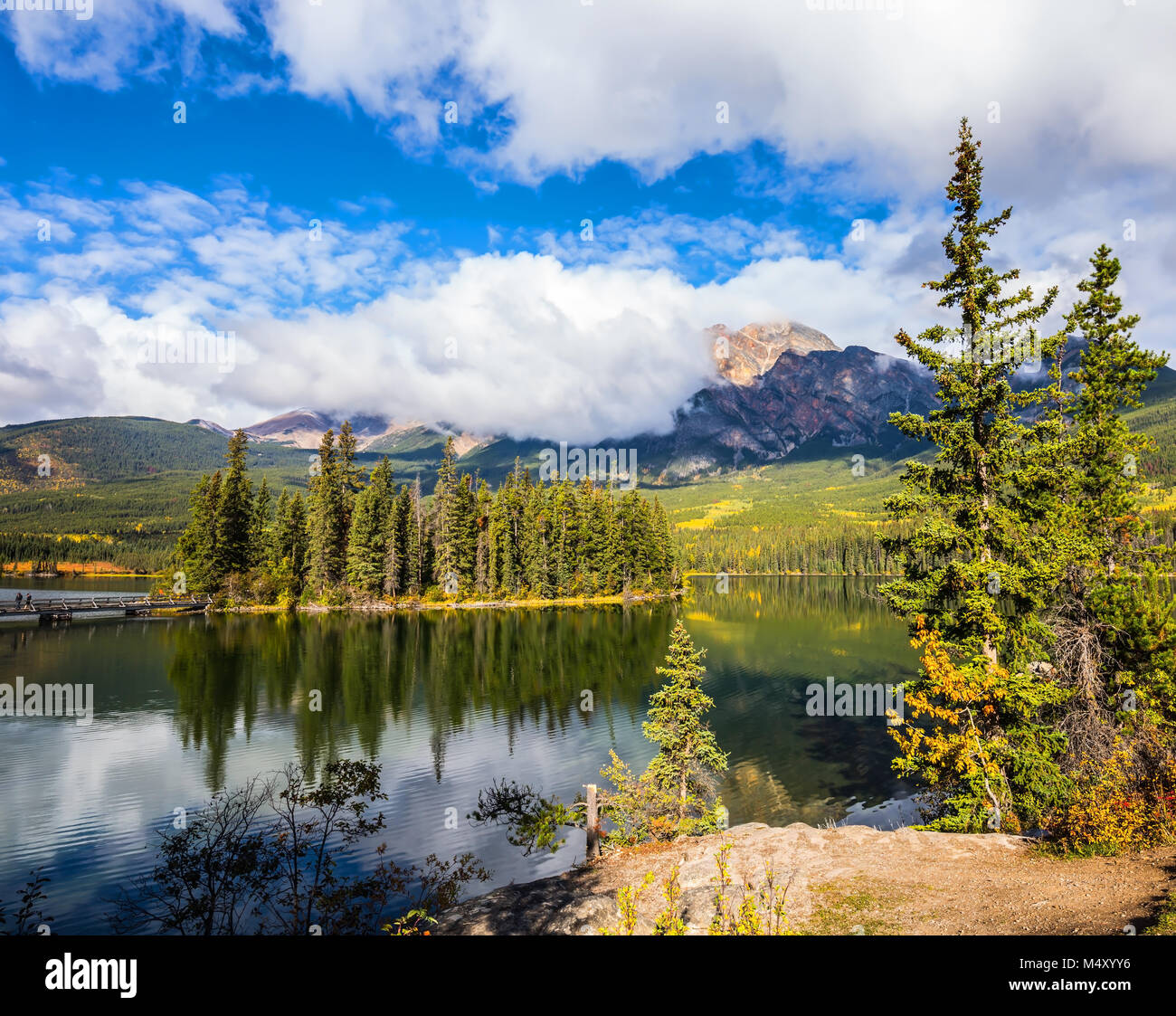 Little island in the Pyramid Lake Stock Photo - Alamy