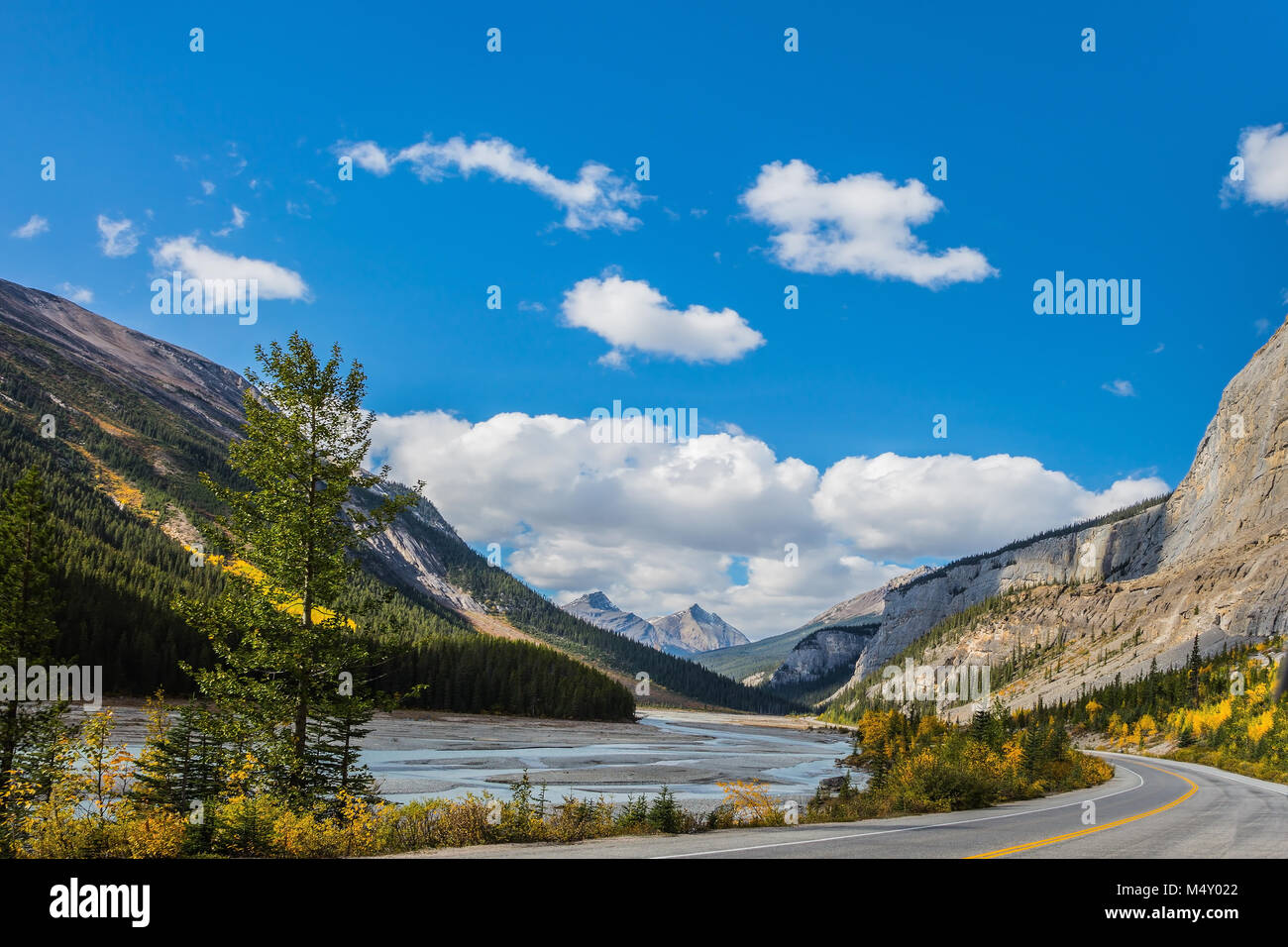 Bow river mountains parkway hi-res stock photography and images - Alamy