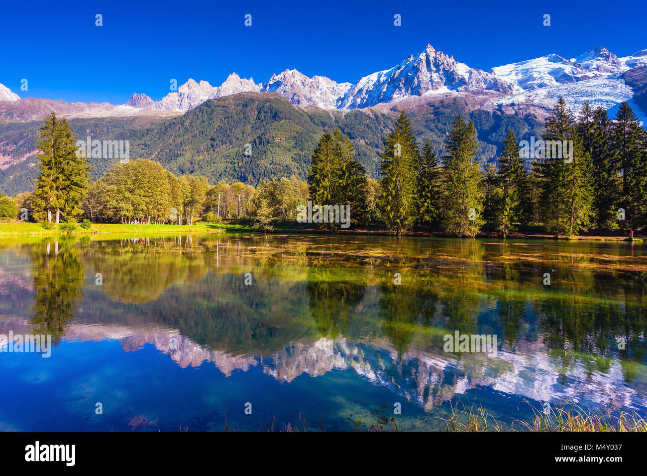 Snow covered mountains in the alps hi-res stock photography and images ...