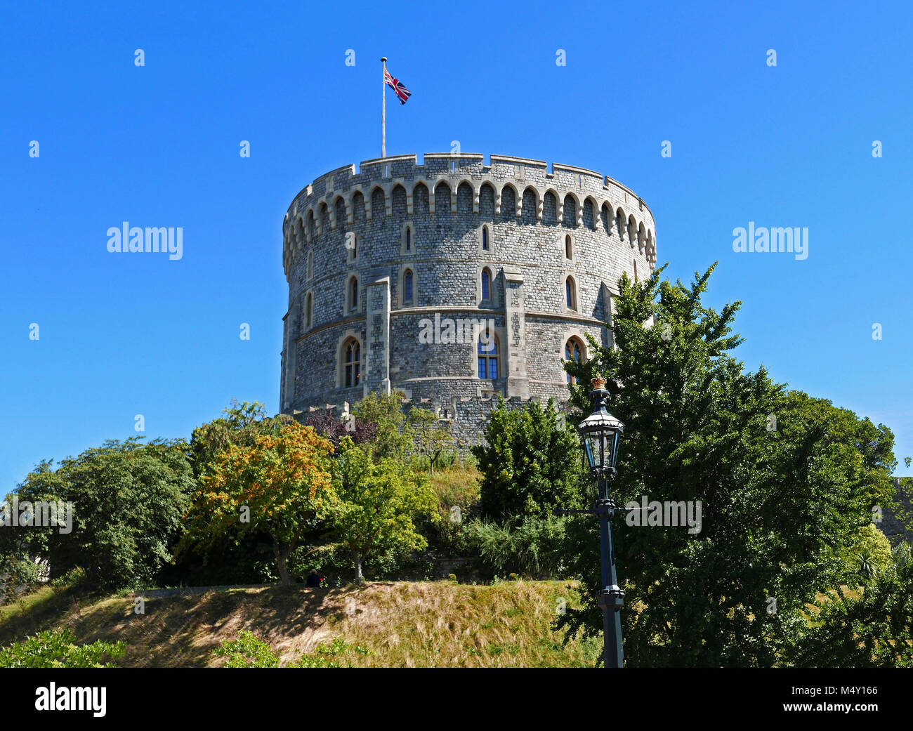 The round tower windsor castle hi-res stock photography and images - Alamy