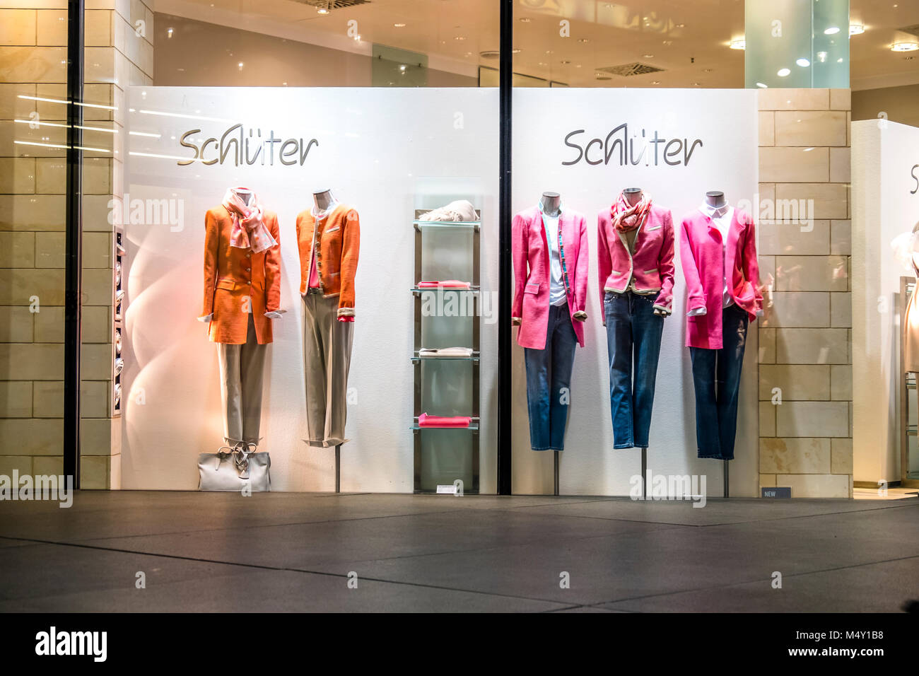 Shopping mall fuenf hoefe in munich hi-res stock photography and images ...
