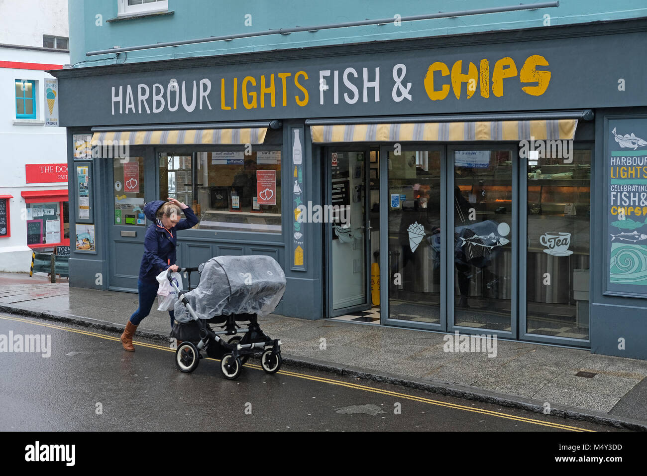 Fish and chip shop woman hi-res stock photography and images - Alamy